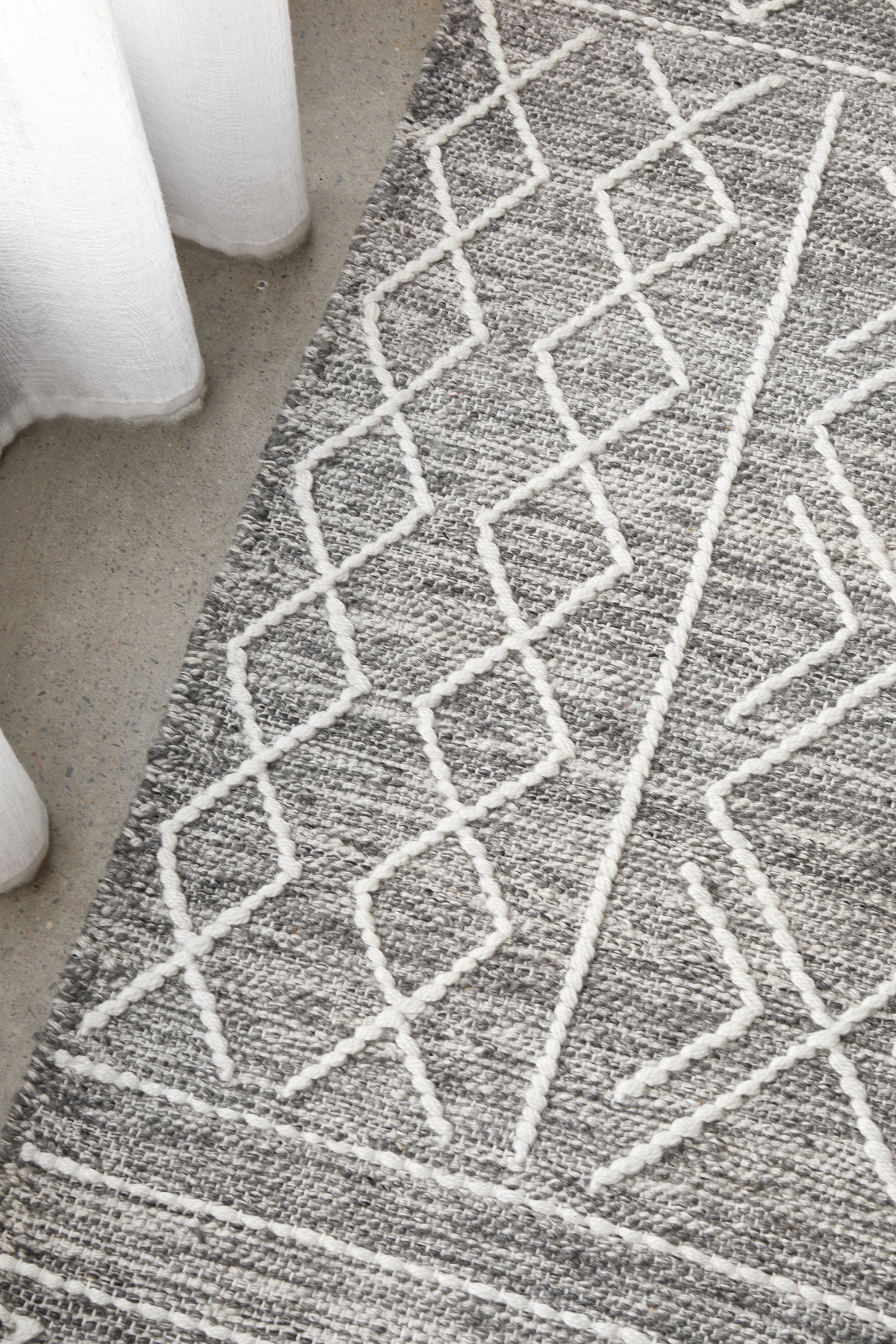 Arya Grey Stitch Woven Wool Rug - Simple Style Co
